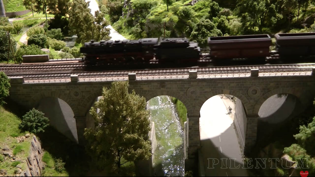 Modellbundesbahn : la gare d'Ottbergen, un des plus beau réseau HO allemand