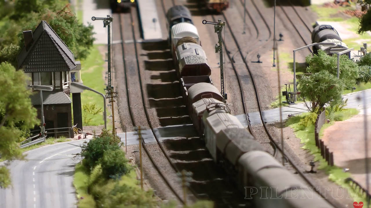 Modellbundesbahn : la gare d'Ottbergen, un des plus beau réseau HO allemand