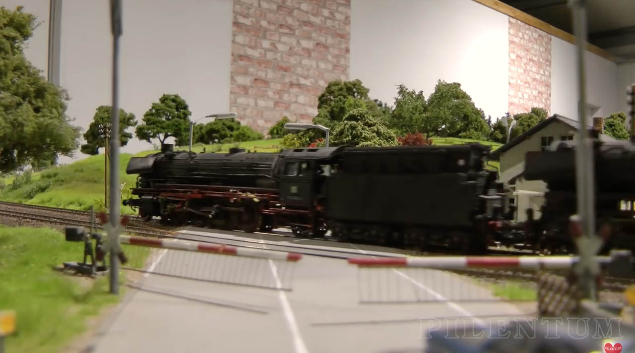 Modellbundesbahn : la gare d'Ottbergen, un des plus beau réseau HO allemand