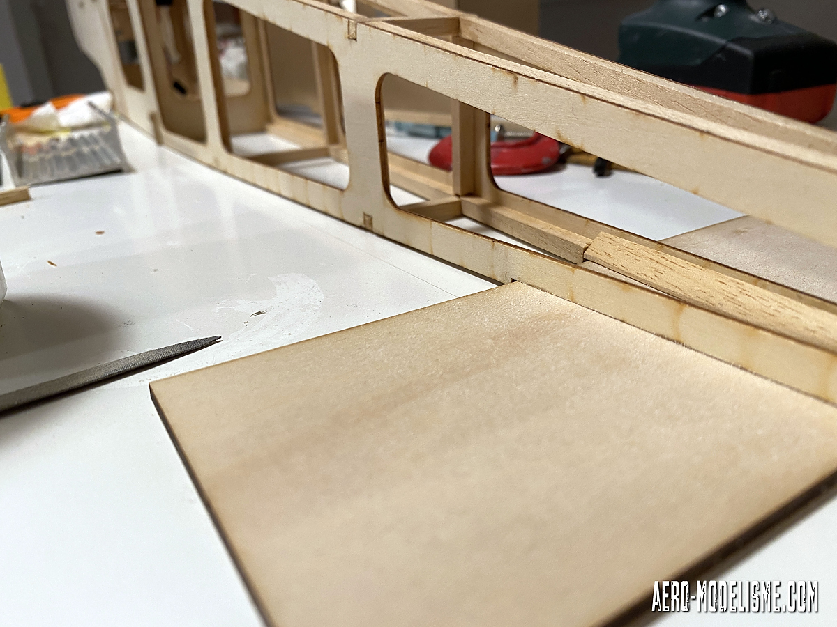 construction d un avion radiocommande debutant - aero-modelisme.com