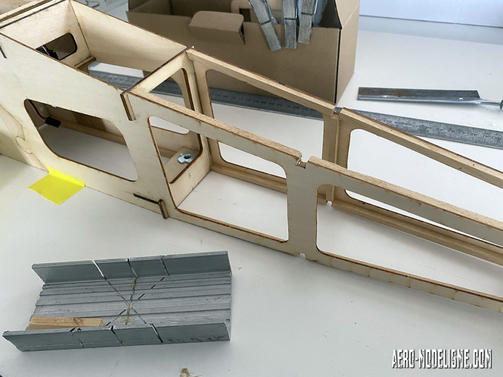 construction d un avion radiocommande debutant - aero-modelisme.com